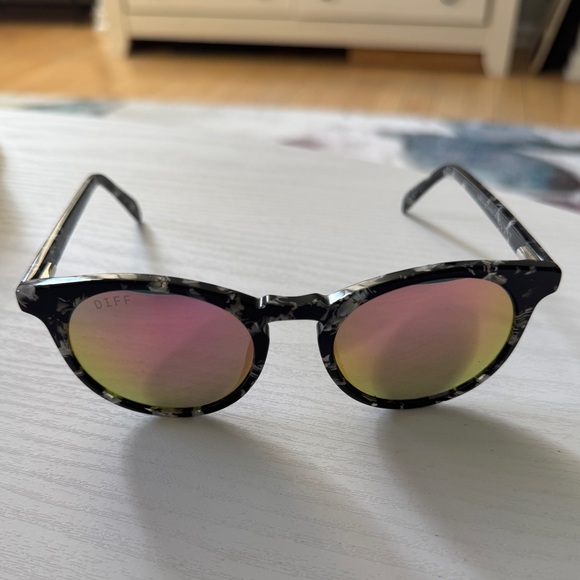Diff Eyewear | Accessories | Diff Eyewear Beth Rose Polarized Lens ...